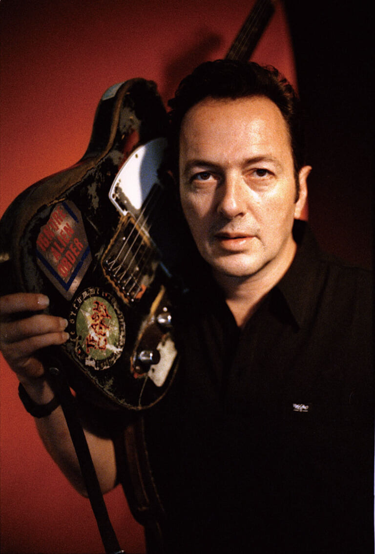 ジョー・ストラマー（ザ・クラッシュ）の愛器を再現したギター“Joe Strummer Telecaster”がフェンダーより発売 | ギター ...