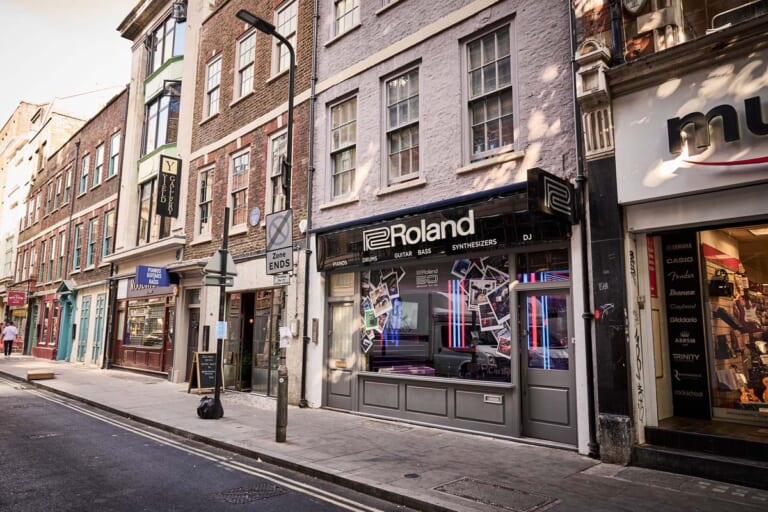 ローランドが国内初の直営店“Roland Store Tokyo”を2023年10月にオープン！ | ギター・マガジンWEB｜Guitar ...