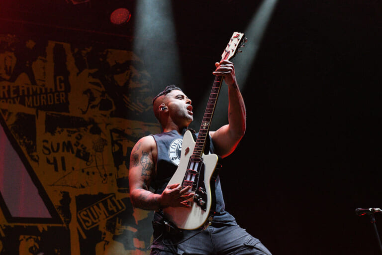 SUM 41が最後のジャパン・ツアーで使用したギター&ベース | ギター・マガジンWEB｜Guitar magazine