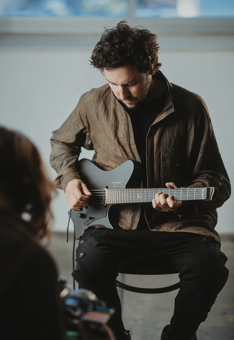 プリニが語る、新作『Mirage』の聴きどころと、ギタリストとしての現在地 | ギター・マガジンWEB｜Guitar magazine