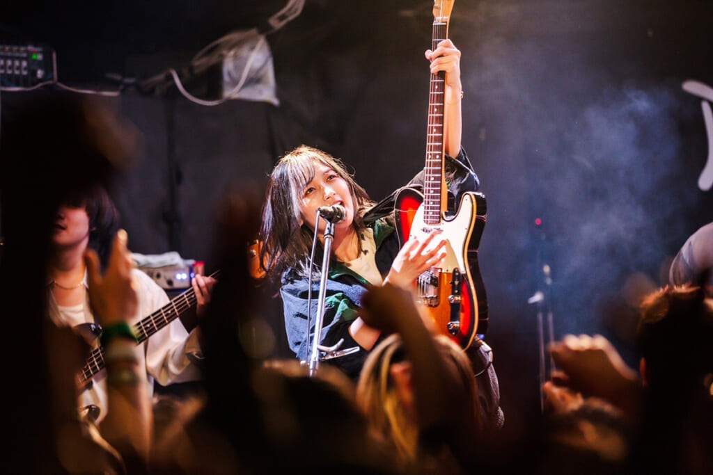 RIRIKOがNELKEのワンマン・ライブ『Fullfocus』＠恵比寿LIQUIDROOM公演で使用したエレキ＆アコギ | ギター・マガジン ...
