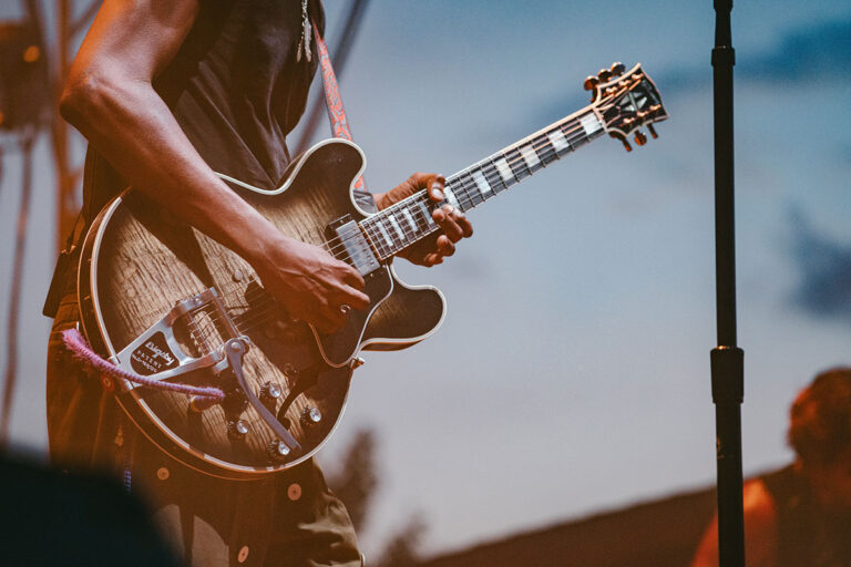 ギブソンカスタムからゲイリー・クラーク・ジュニアの最新シグネチャー・モデル、“Gary Clark Jr. ES-355”が数量限定発売 ...