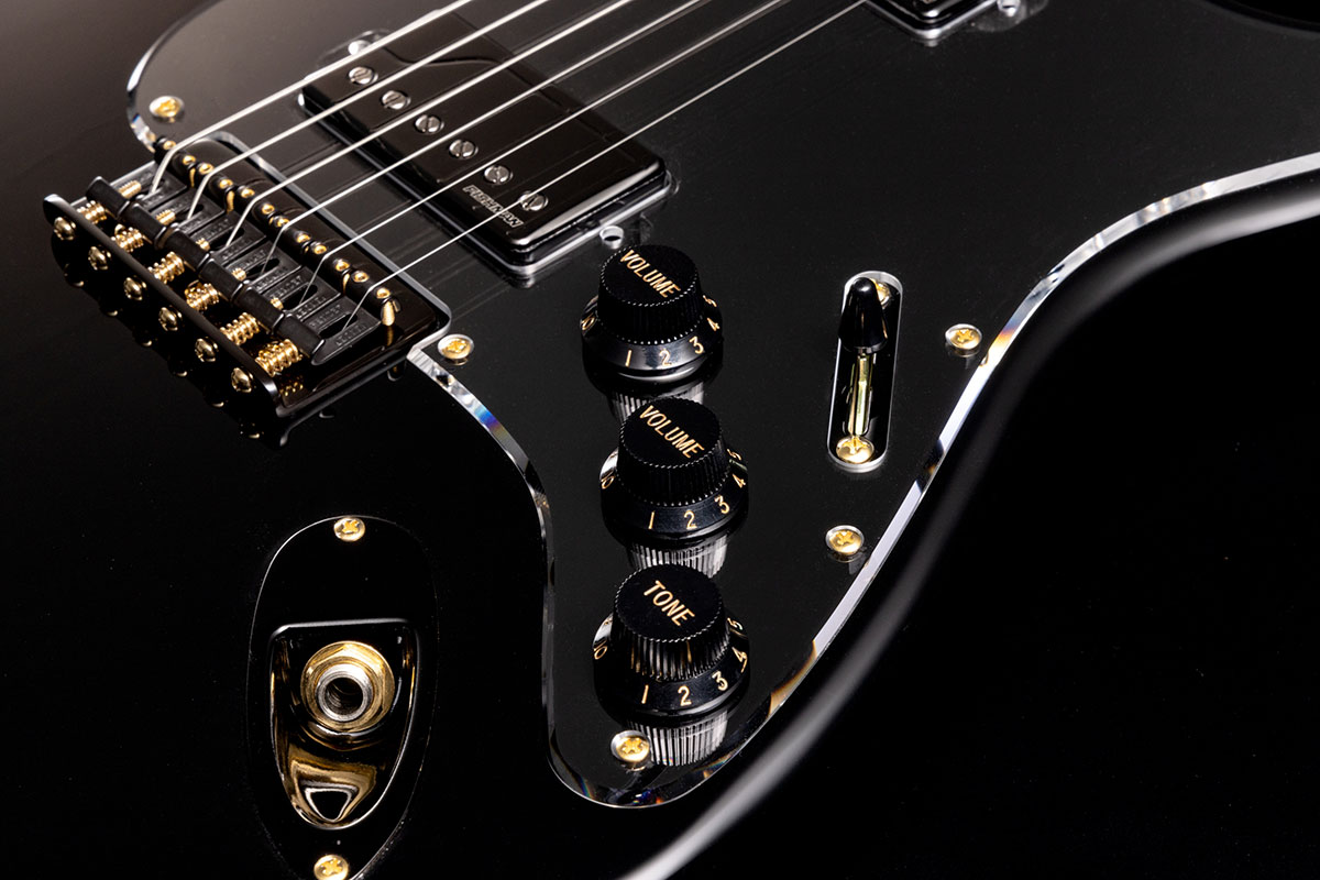 フェンダーが、Ken（L’Arc-en-Ciel）の新シグネチャー・モデルを限定生産で発売。2ハムバッカー、ハードテイル仕様のストラト ...